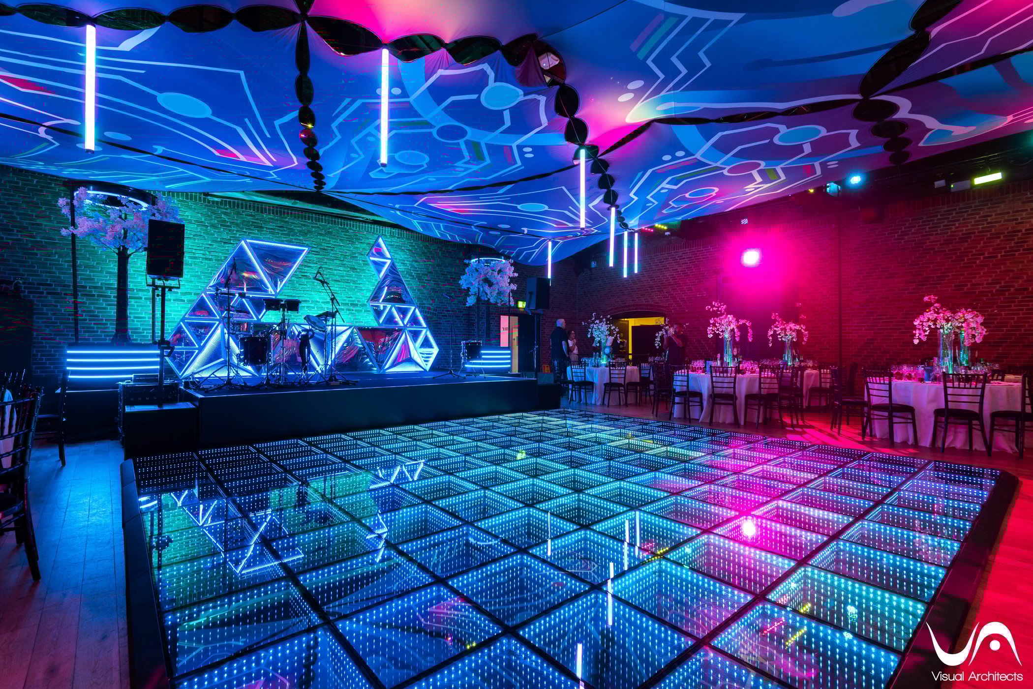 The Art of Shaping Space on Stage: A Theatrical Perspective